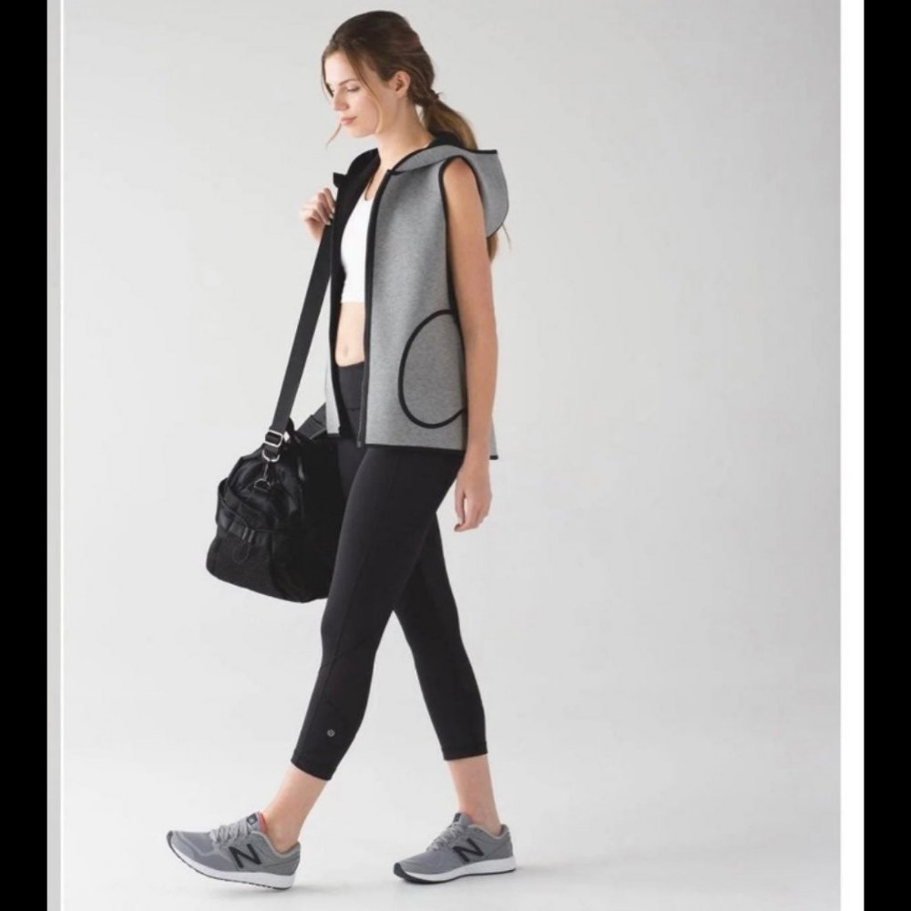 Lululemon Hooded Insculpt Reversible Vest, Size 6 - Gem